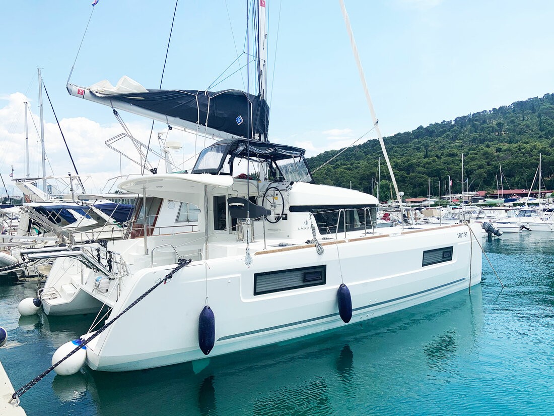 Catamaran Lagoon 40 - Candy - Adriatic Charter Miles